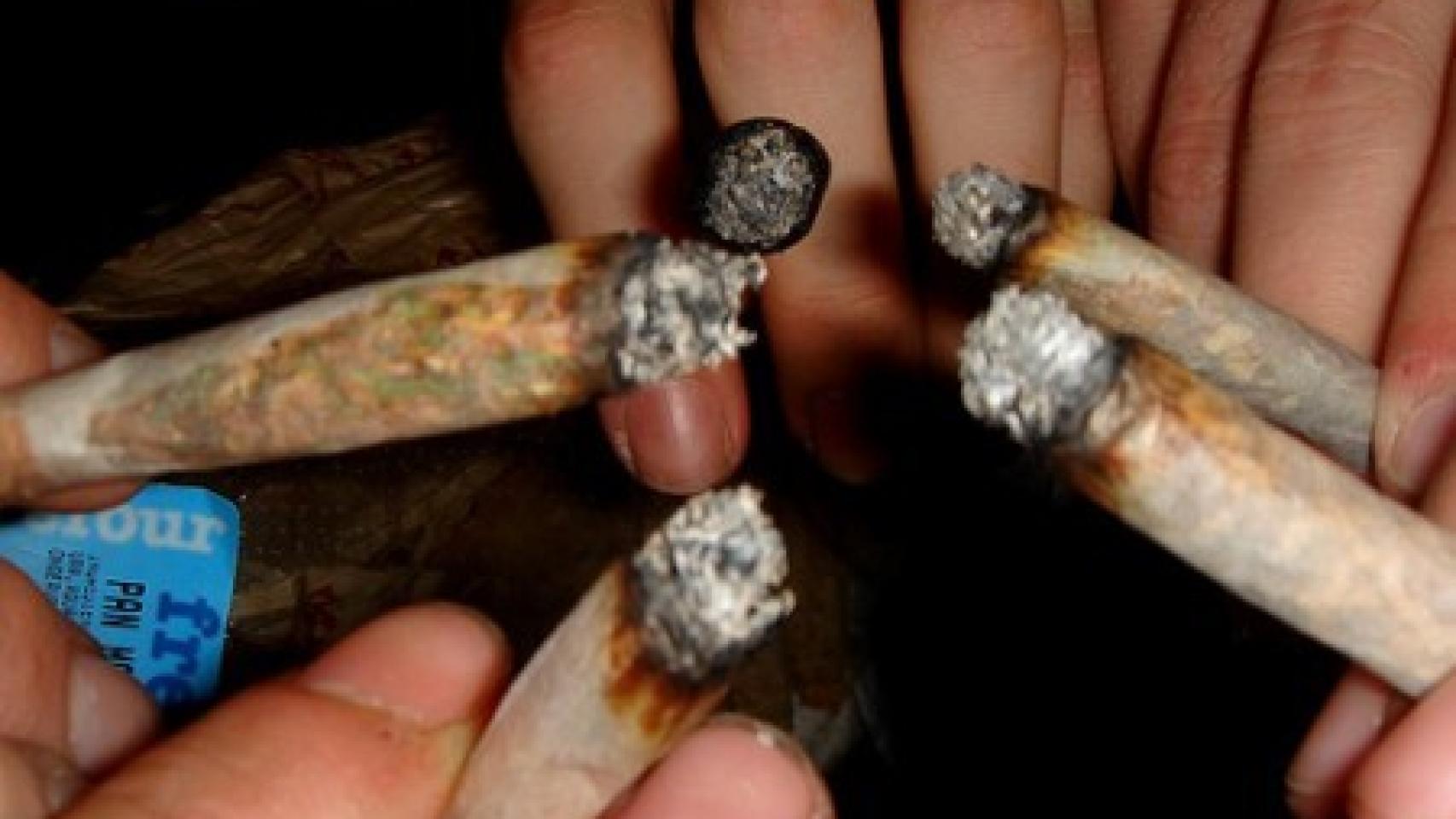 Si te fumas un porro, no conduzcas en varios días: la DGT te pillará