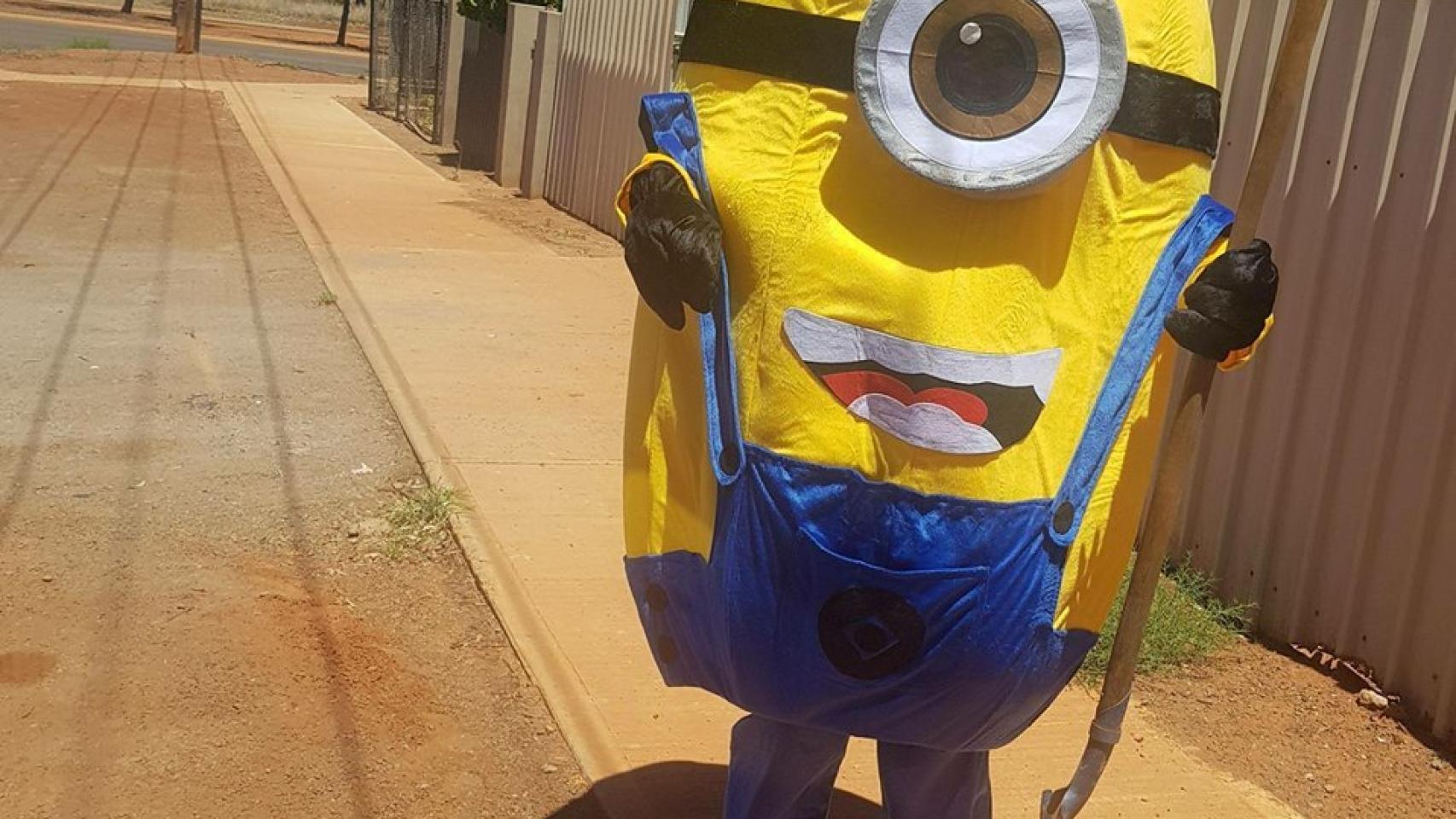 ¿Por qué un minion roba cesped en Australia y presume en Facebook?