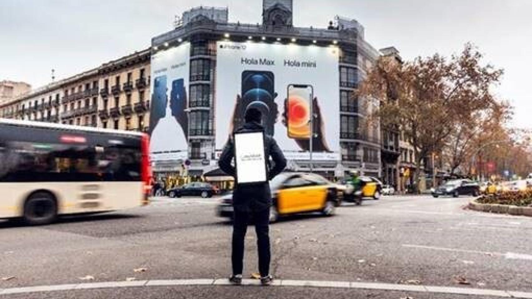 La digitalización llega al ‘hombre anuncio’ con los soportes digitales ...