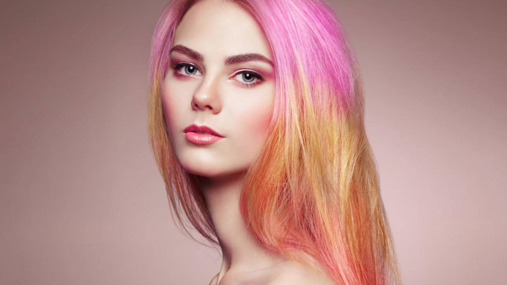 El rosa se posiciona como el color que triunfará en tu melena en 2021