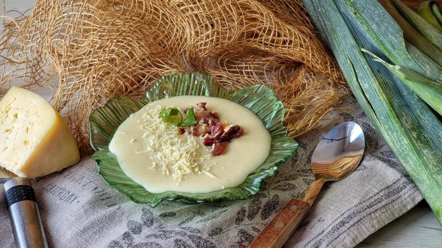 Crema de pera con parmesano y jamón, una receta deliciosa y refrescante