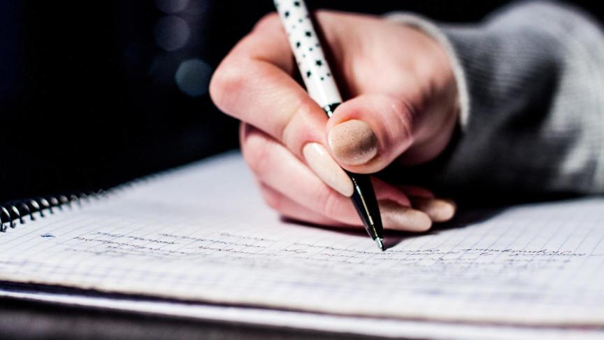 ¿Cómo se escribe "hay", "ahí" y "ay"?