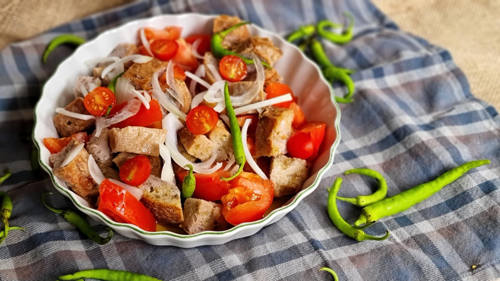 7 recetas de ensaladas de tomate fáciles, rápidas y refrescantes