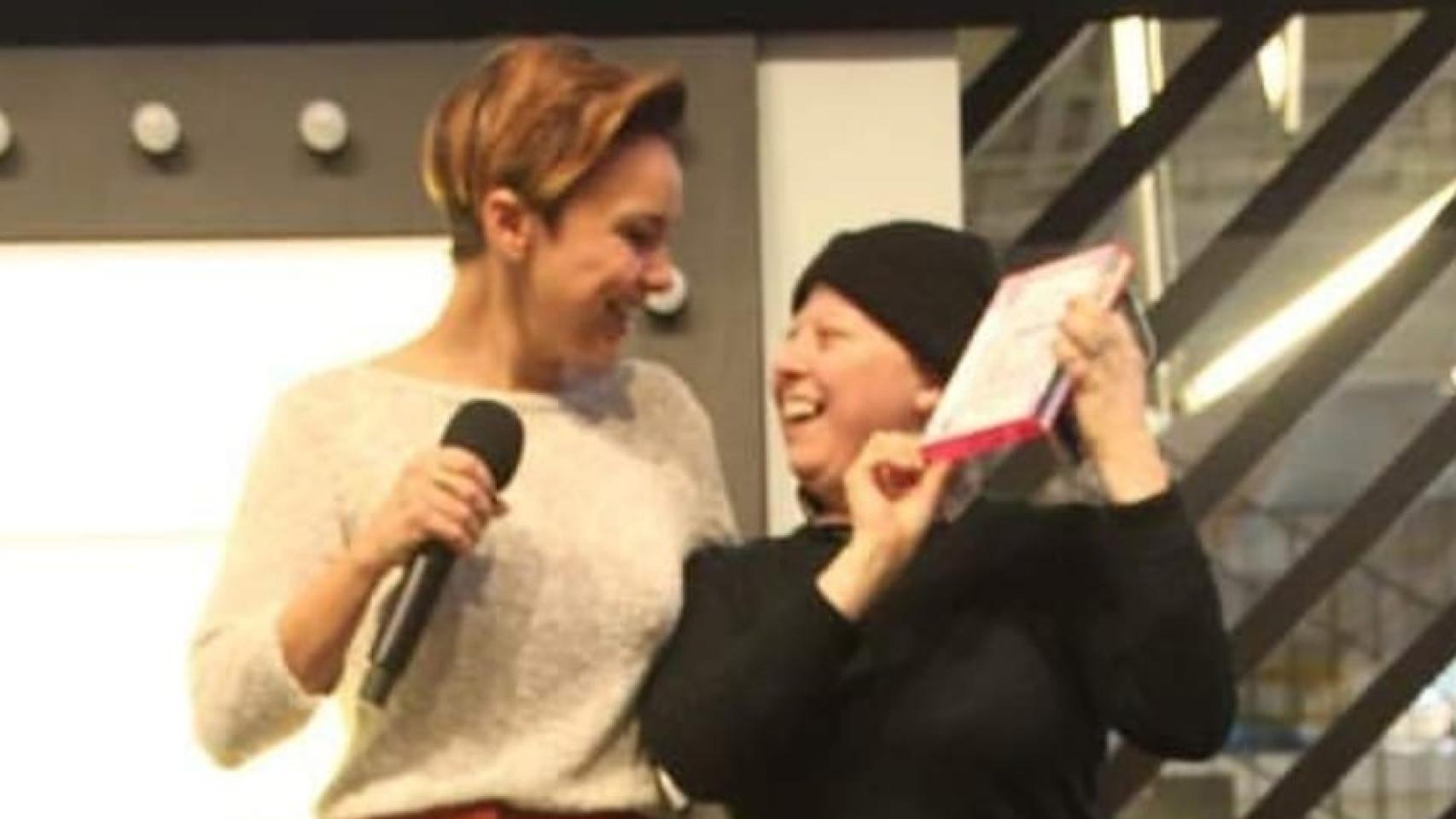 Las redes se vuelcan con Chenoa, que pierde a 'Delin', una de sus fans ...