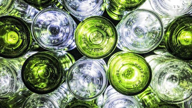 Cómo diferenciar el vidrio del cristal: no son tan parecidos como creemos