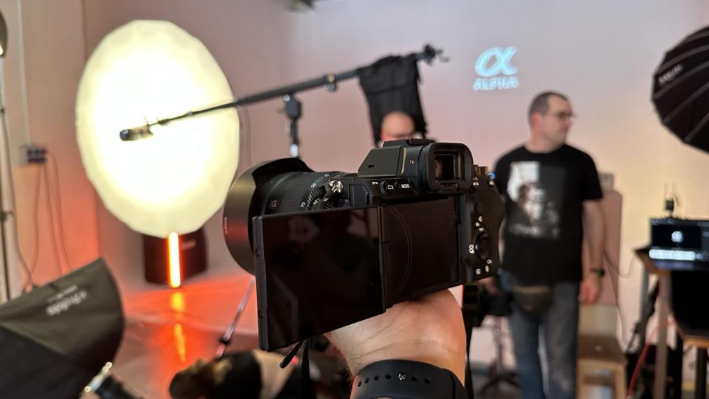 Sony presenta la Alpha 7R V, su cámara 'full frame' que reconoce objetos con Inteligencia Artificial