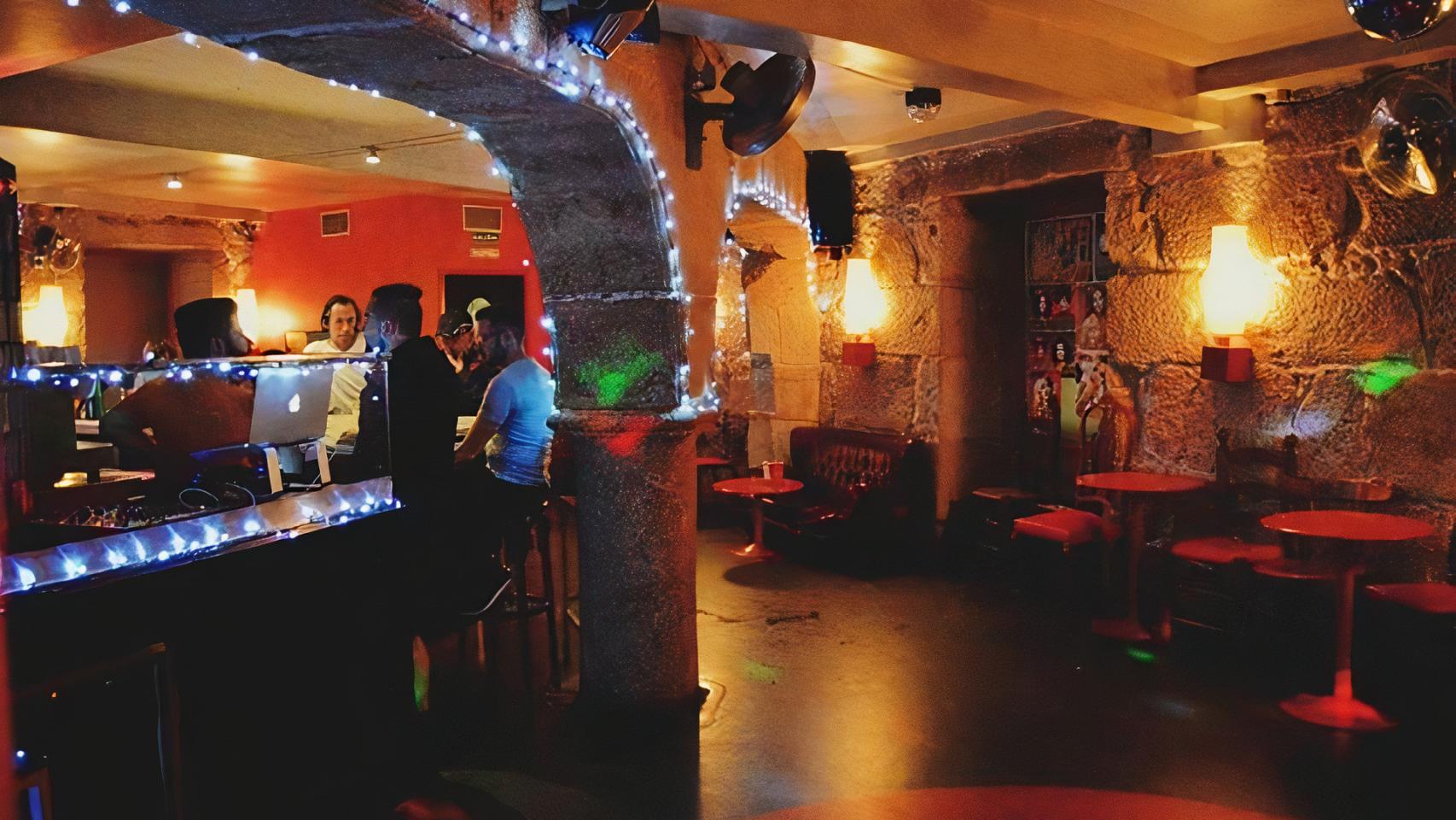 La verdadera pasión por Eurovisión se vive en este pub del Casco Vello ...