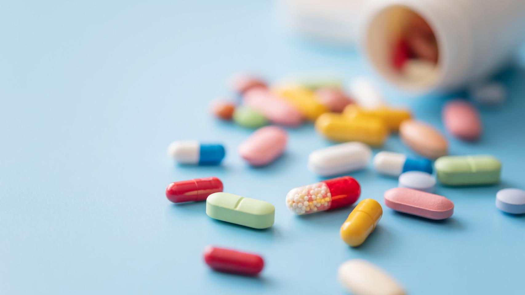 Una farmacéutica explica por qué no deberías partir o triturar las ...