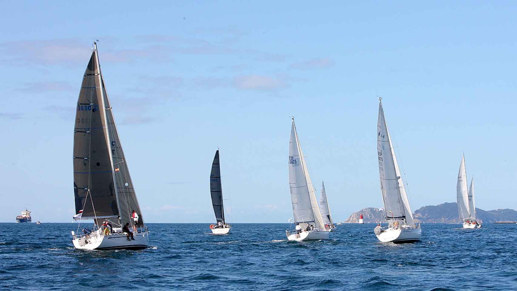 ‘Smaku’ triunfa en la III Regata Costa da Vela NB21 en la ría de Vigo