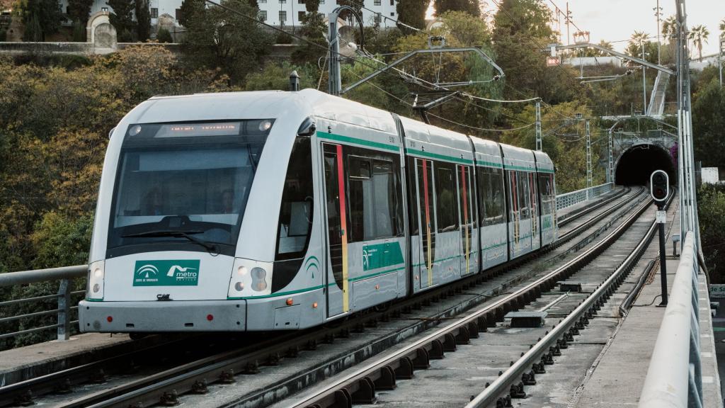 El Metro de Sevilla se adentra bajo tierra con el horizonte fijo en ...