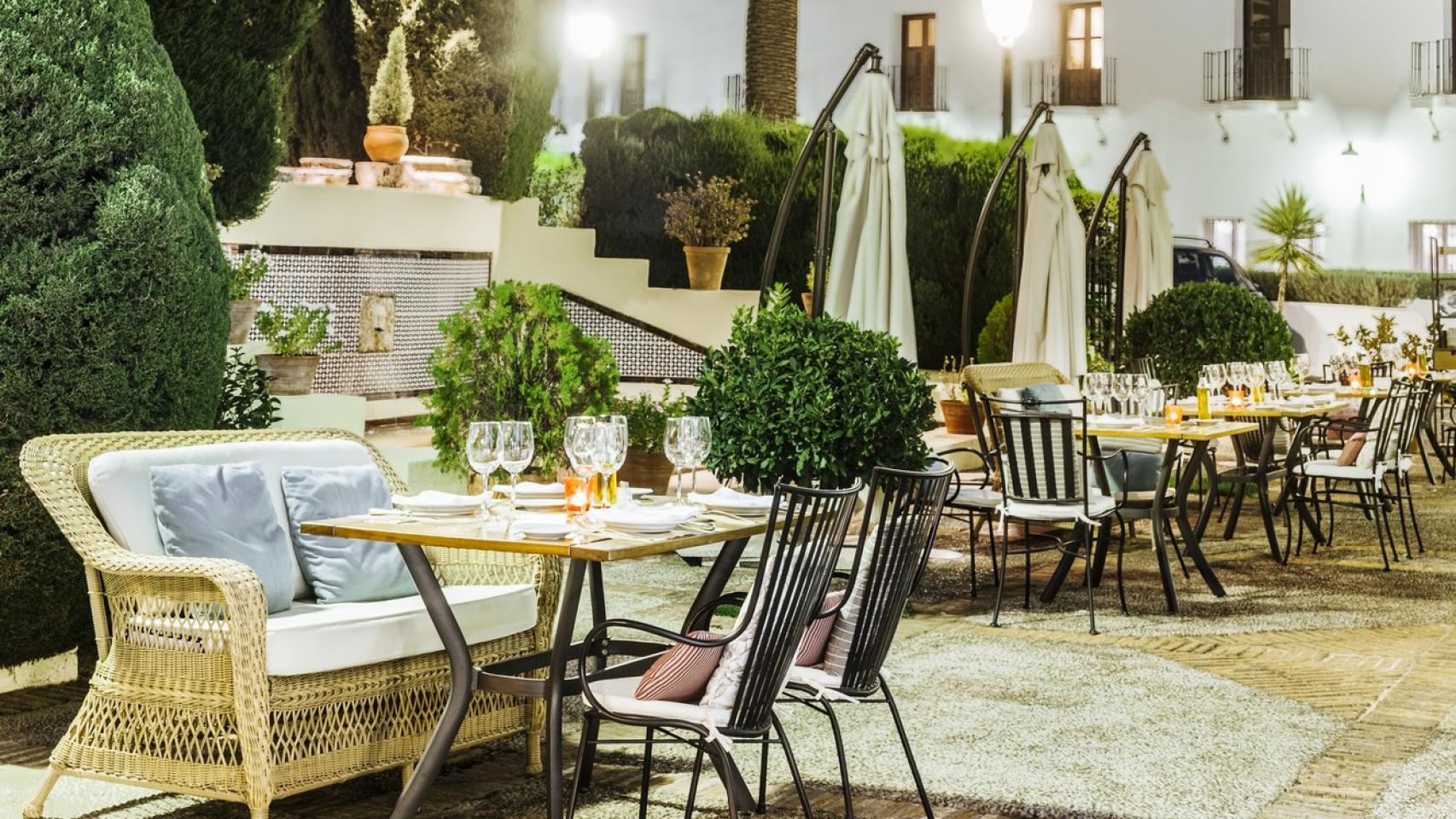 El parador construido sobre ruinas romanas ubicado en una de las ...