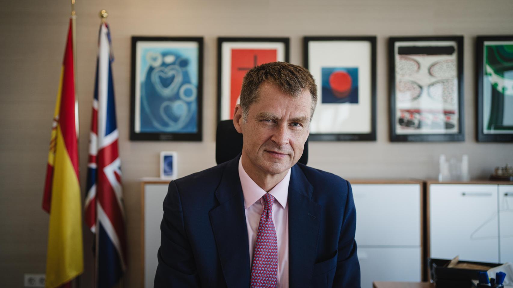 Hugh Elliott, embajador británico, en su último día: "Estamos obligados ...