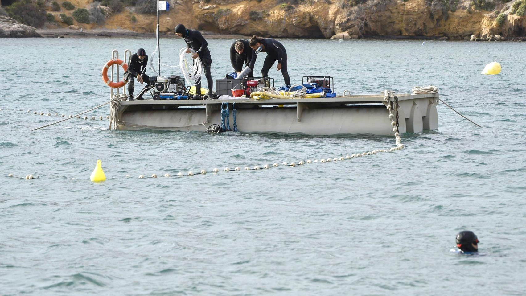 Emerge la primera pieza del barco fenicio 'Mazarrón II': la compleja ...