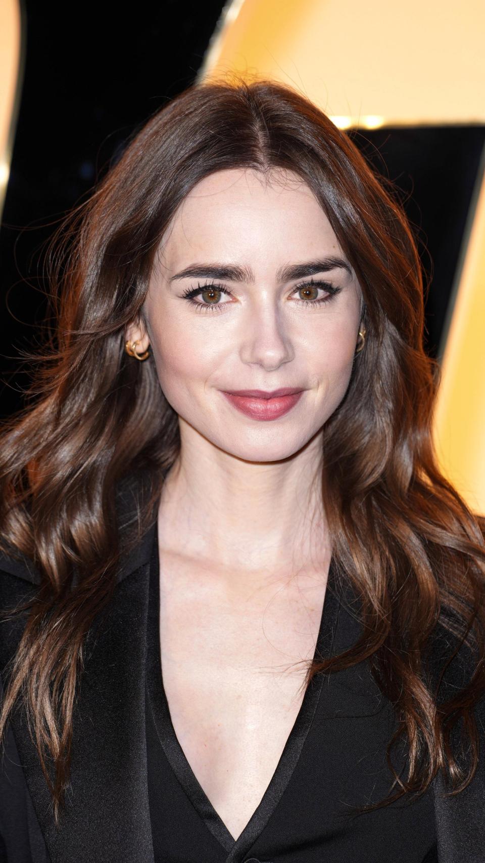 Lily Collins, madre por primera vez a través de gestación subrogada a ...