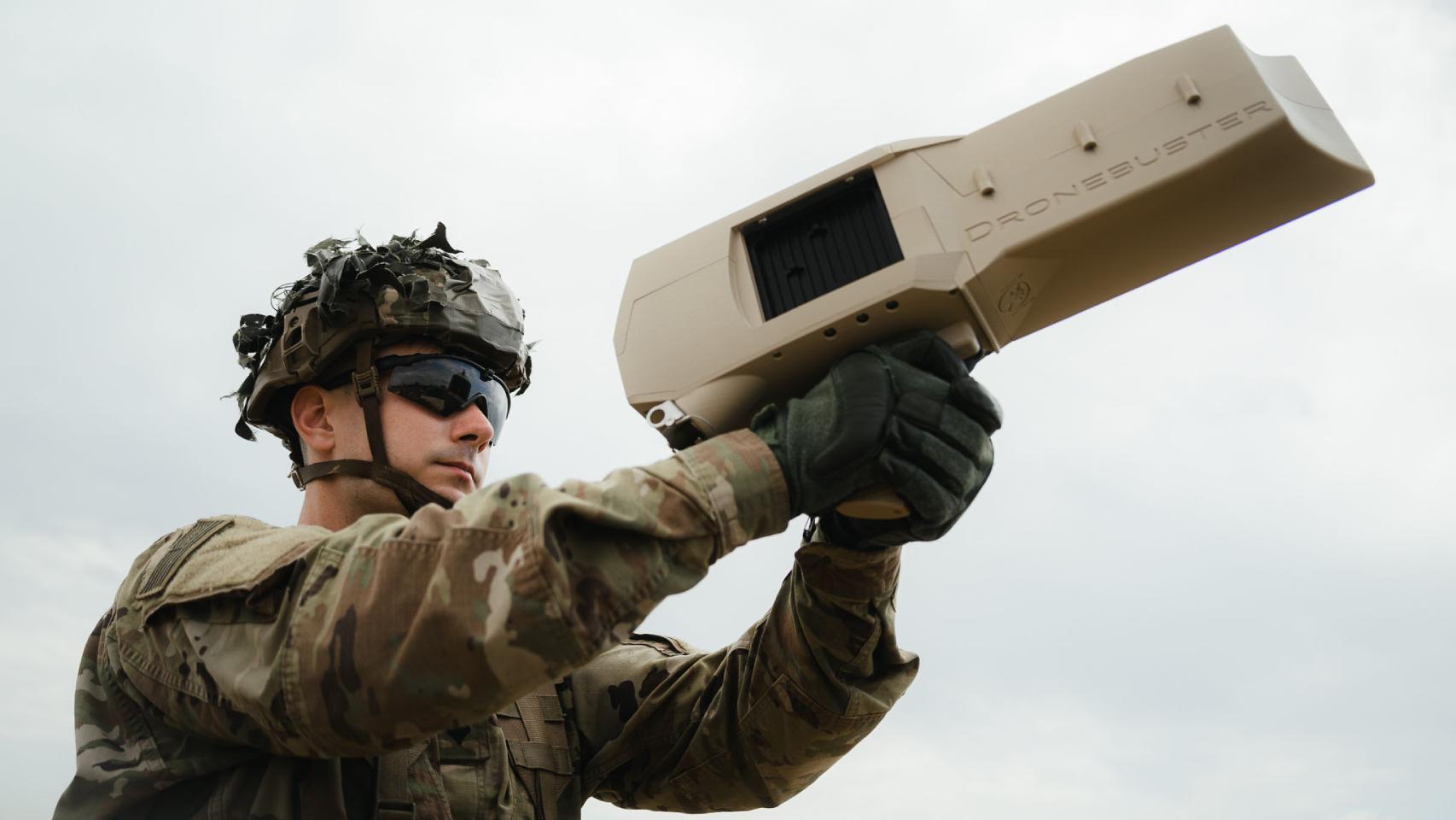 Así es Dronebuster, el ligero y versátil 'rifle' que detecta ...
