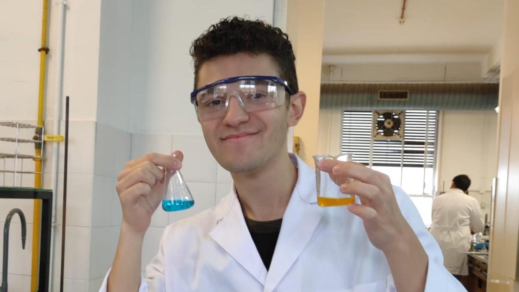 Carlos, el joven de Leganés con la mejor nota del FIR de Farmacia de ...