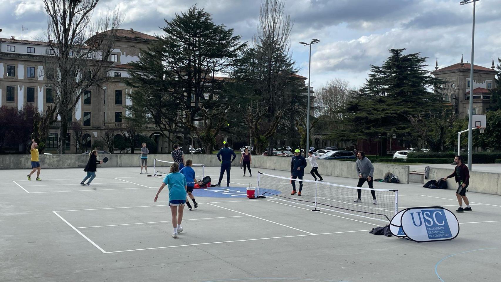 Así es el 'pickleball', el nuevo deporte de moda en Santiago: "Ha ...