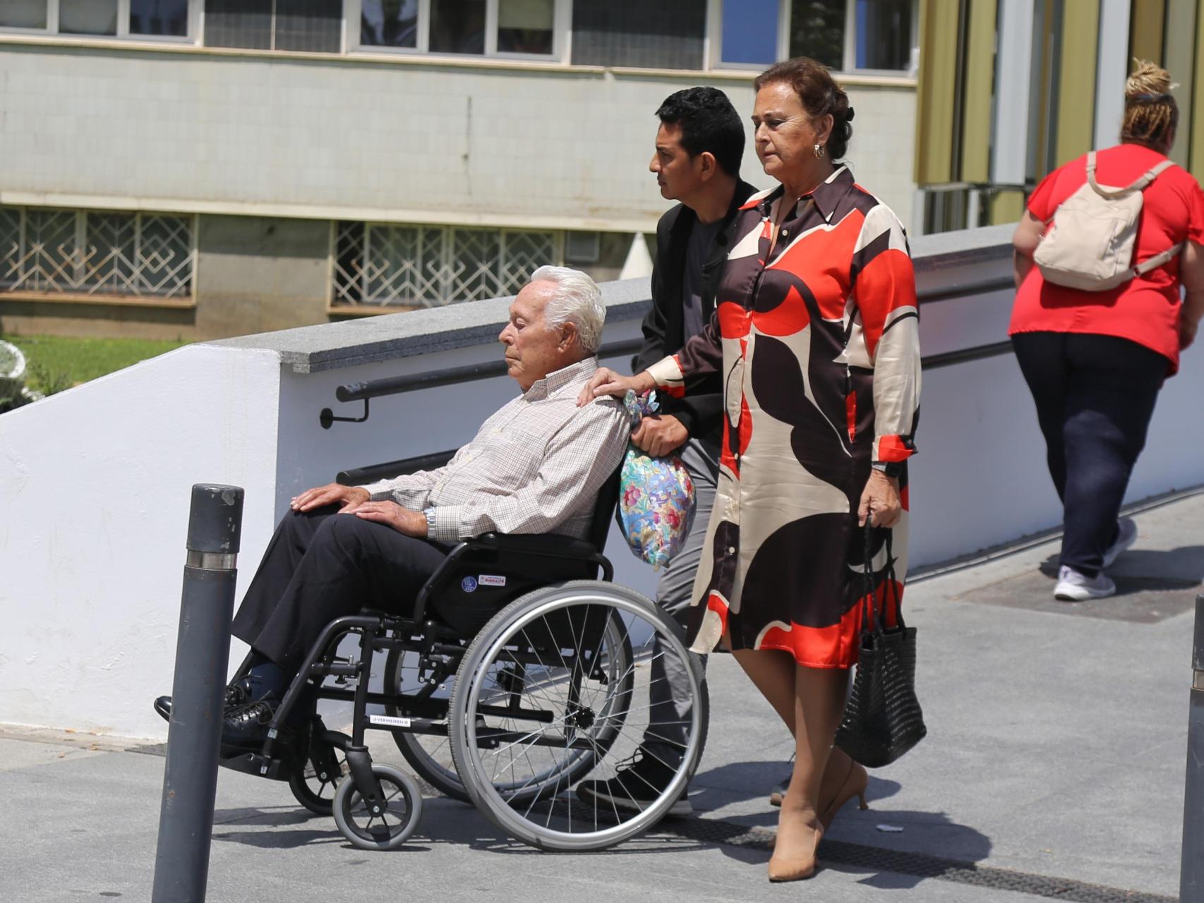 Carmen Tello da la última hora sobre el ingreso de Curro Romero: "Ha tenido fiebres de 40 y ...