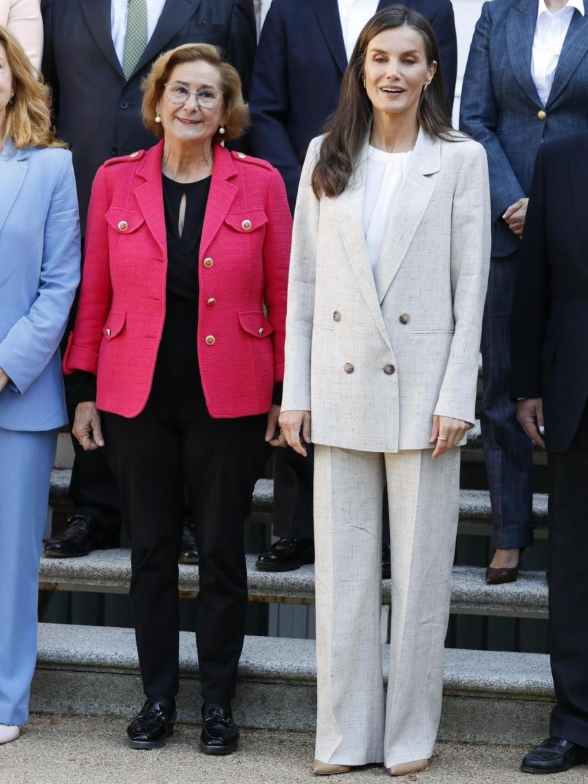 Letizia estrena su enésimo traje de chaqueta, ahora en clave primaveral ...