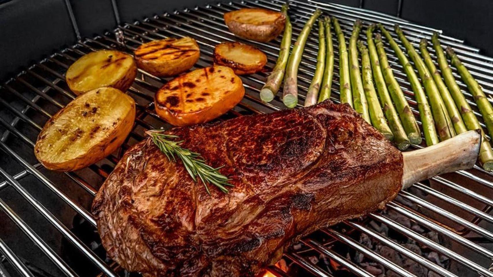 Tus comidas y cenas de verano saben mejor con esta barbacoa de carbón ...