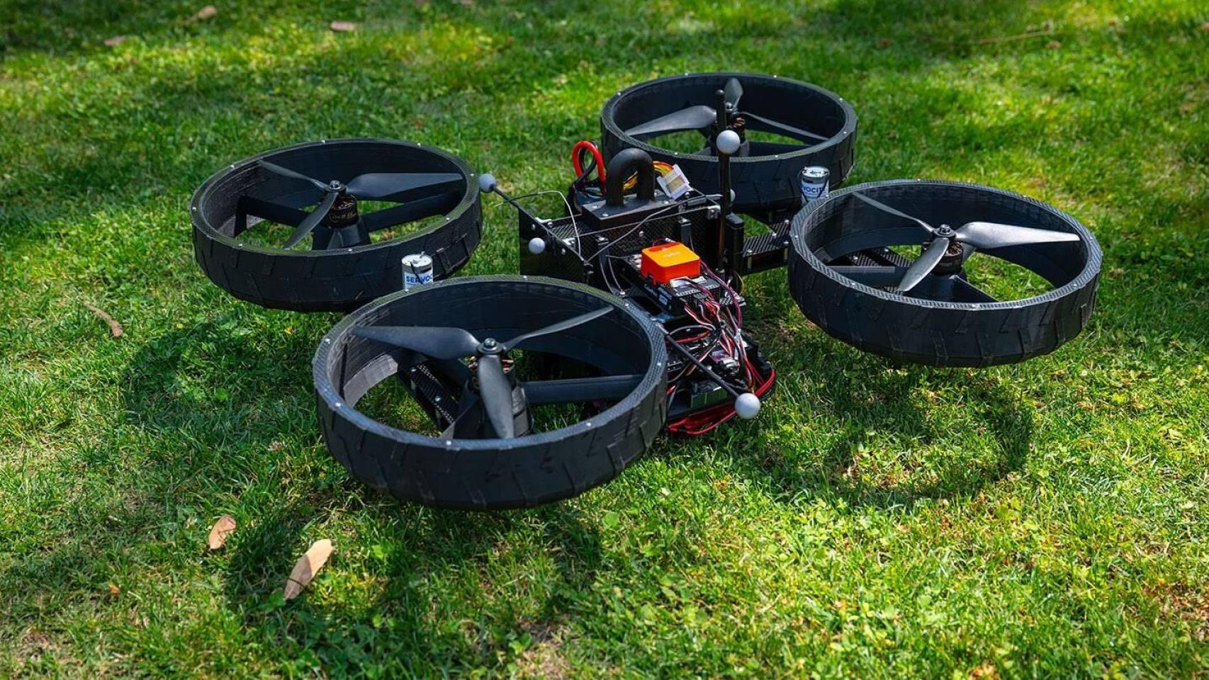 El dron todoterreno que rueda y echa a volar imitando a los pájaros ...