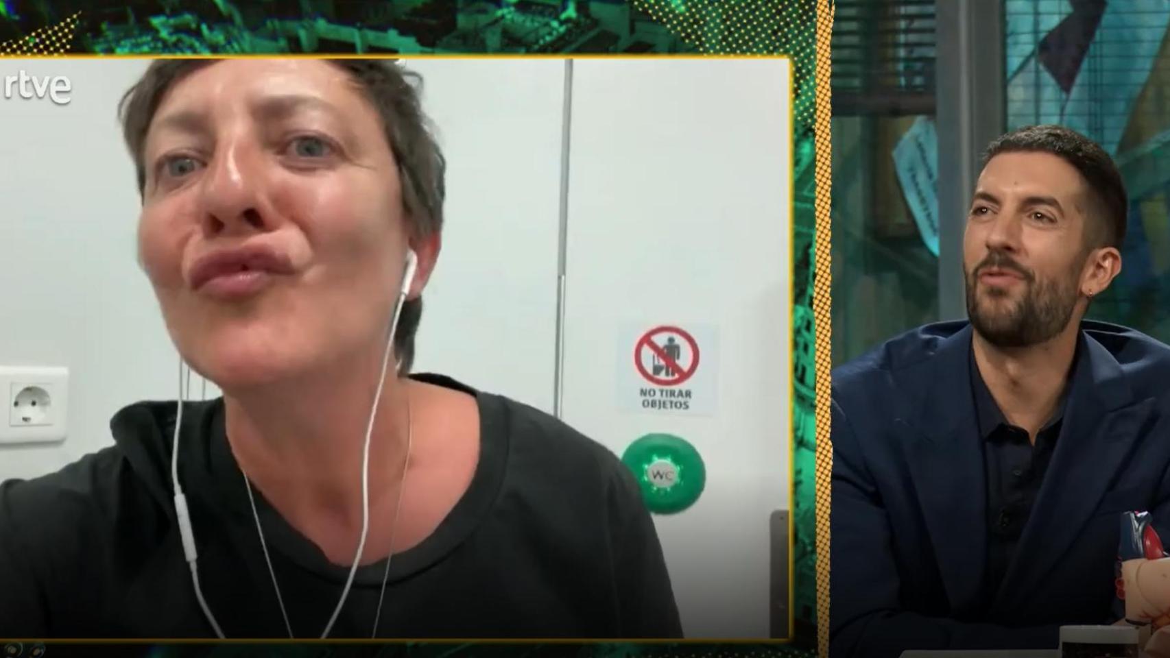 La surrealista llamada de Eva Hache a 'La Revuelta' desde el baño de un ...