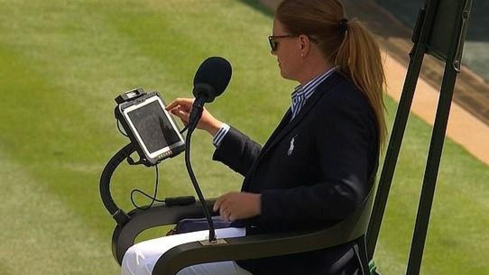 Un recogepelotas provoca el caos en Wimbledon al fallar el nuevo ...