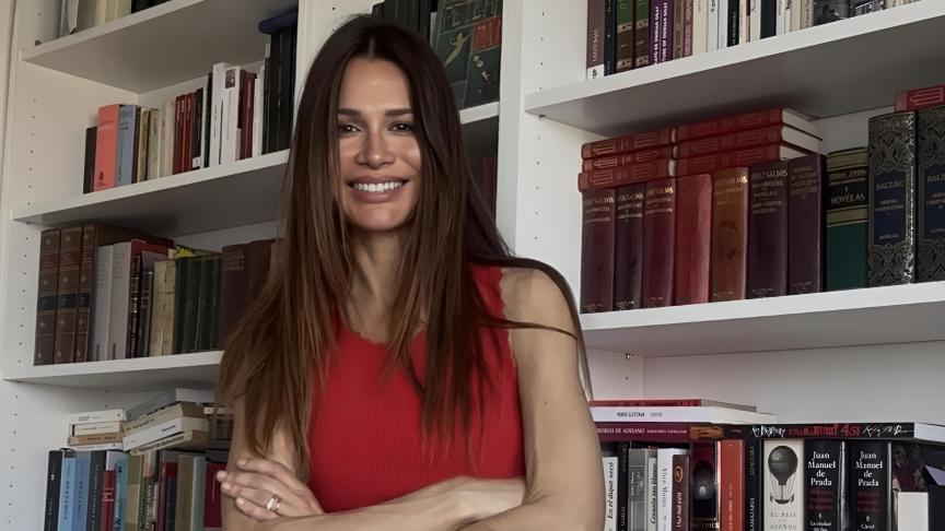 La periodista y escritora María Zabay: "Para mí, estudiar Derecho fue ...