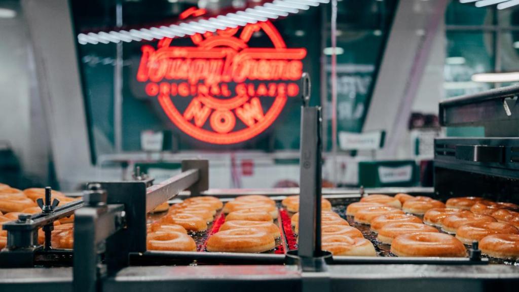 Así es Krispy Kreme, el imperio americano de dónuts hechos en 'Teatros' que llega en octubre a ...