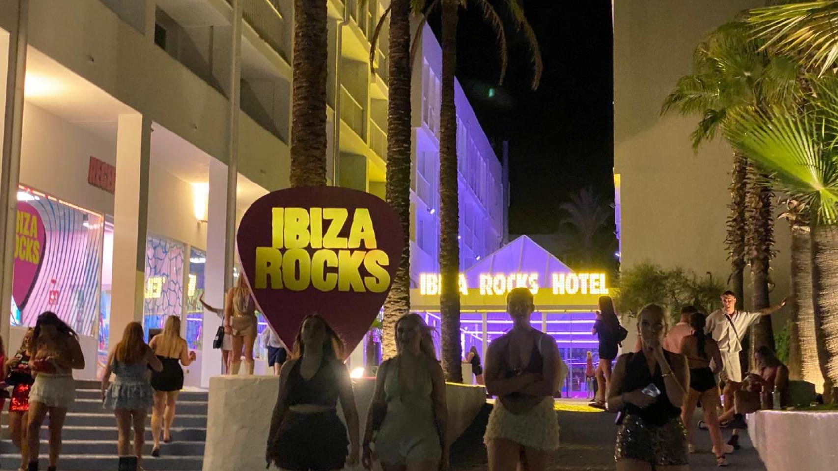 Balconing, drogas y 4 turistas muertos en 3 meses: Ibiza Rocks, el ...