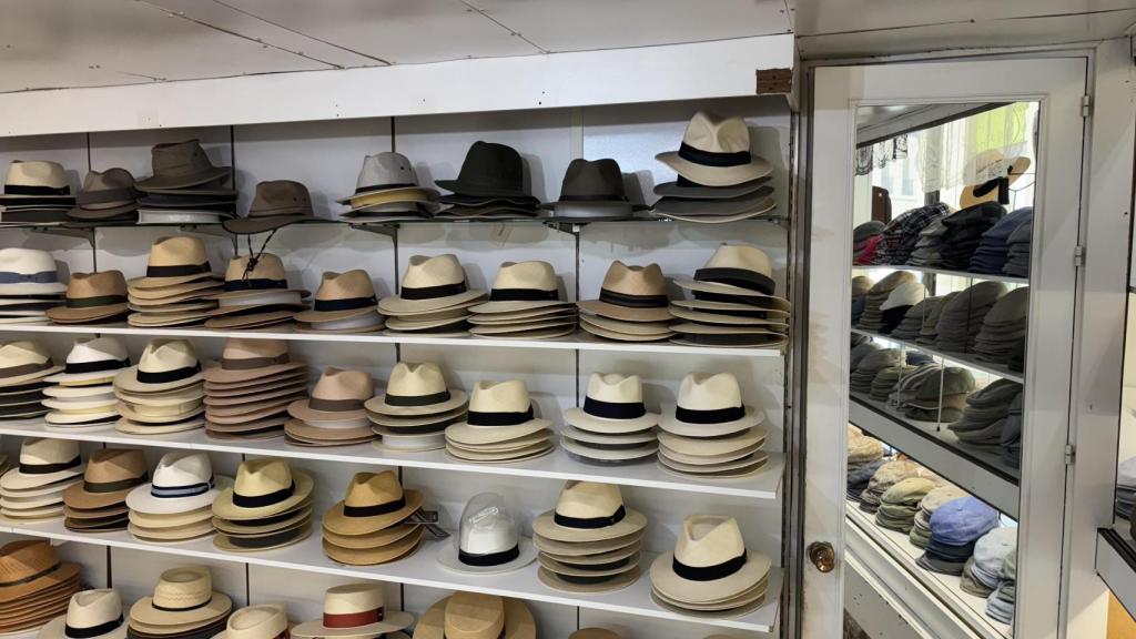 Celyan, un refugio del comercio clásico en el Centro de Málaga: “Cada ...