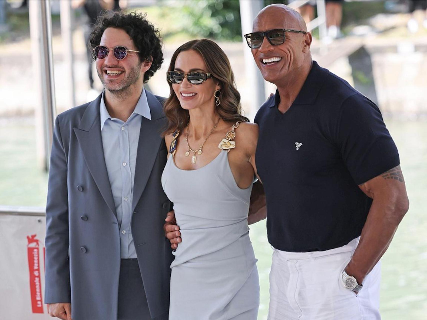 Emily Blunt luce gafas de marca española en su desembarco en el Festival de Cine de Venecia