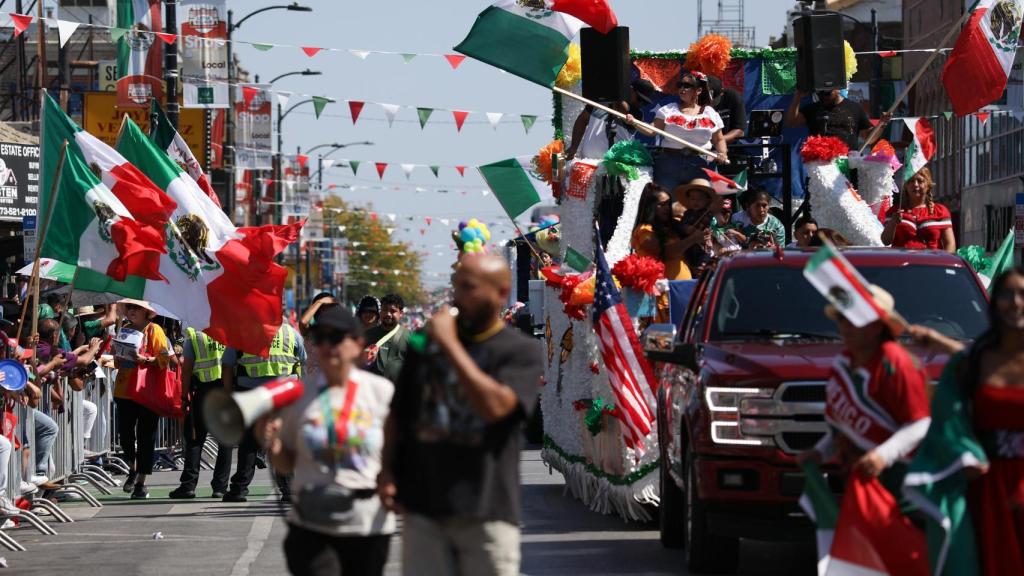 Los vecinos de un barrio mexicano en Chicago cuentan cómo es todo luego de las redadas: "Este es ...