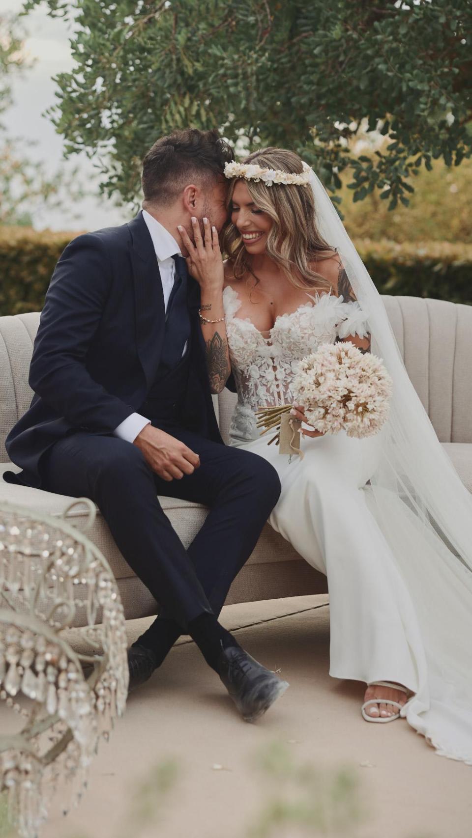 Pablo López y Laura Rubio se dan el 'sí, quiero' definitivo en una ...