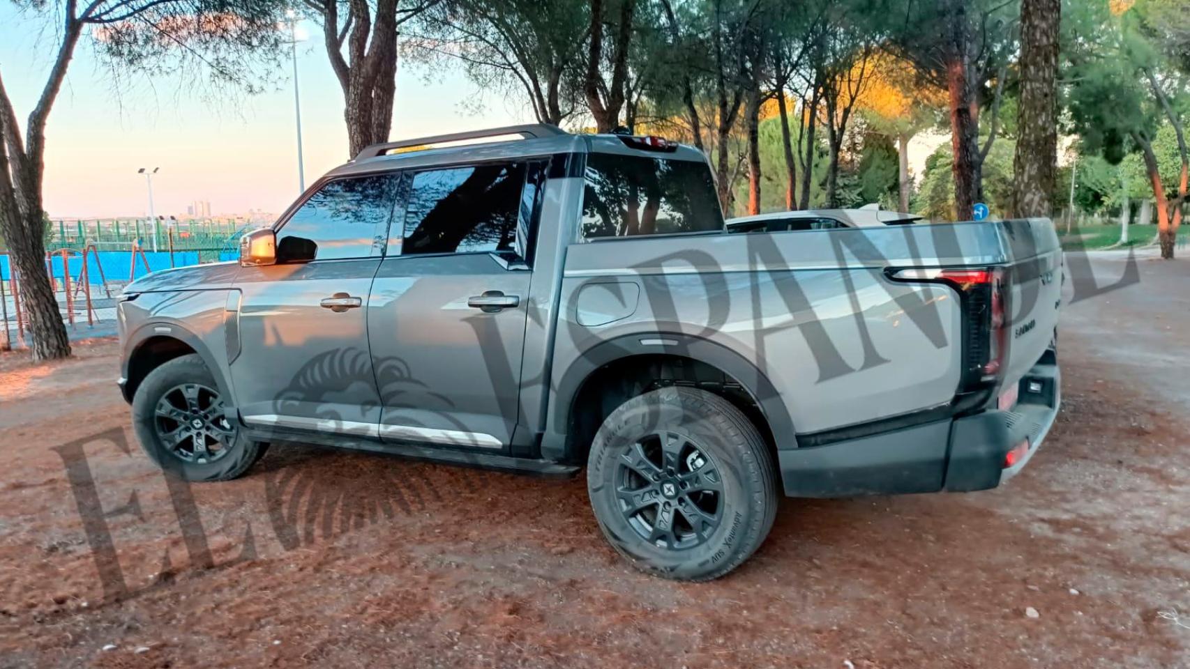 Santana 400 PHEV, la nueva camioneta híbrida enchufable que se producirá en Jaén, se deja ver ...