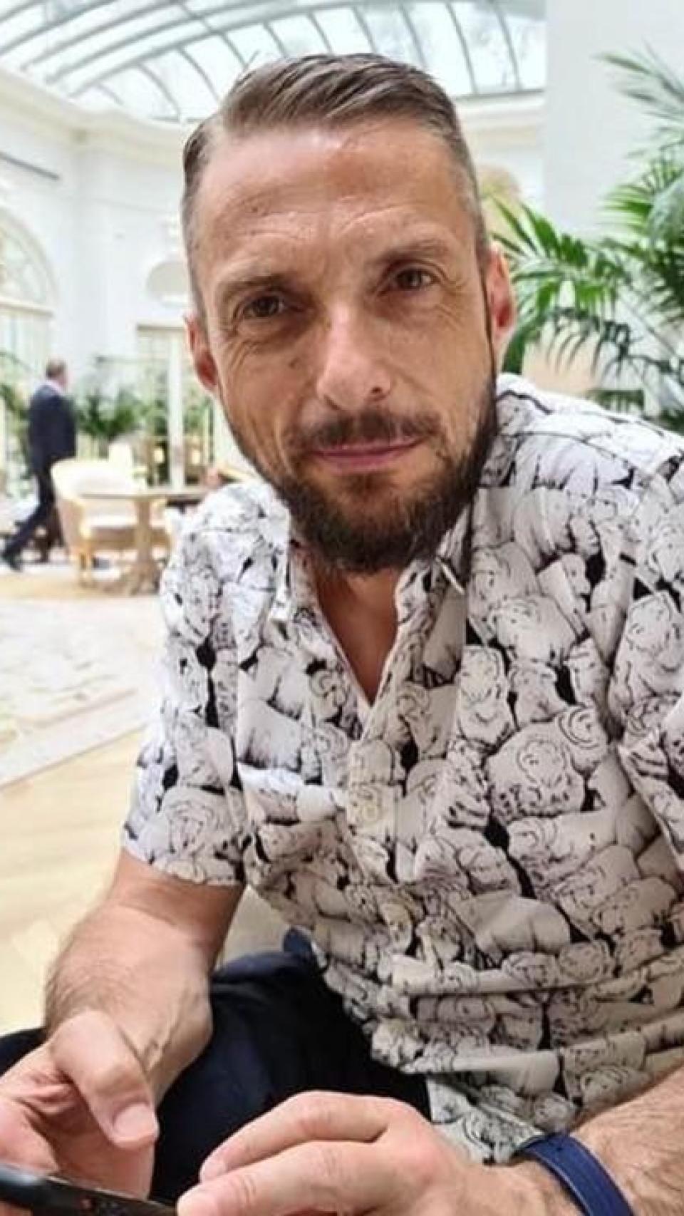 Antonio Muñoz, exalcalde de Sevilla, celebra su boda con el escritor ...