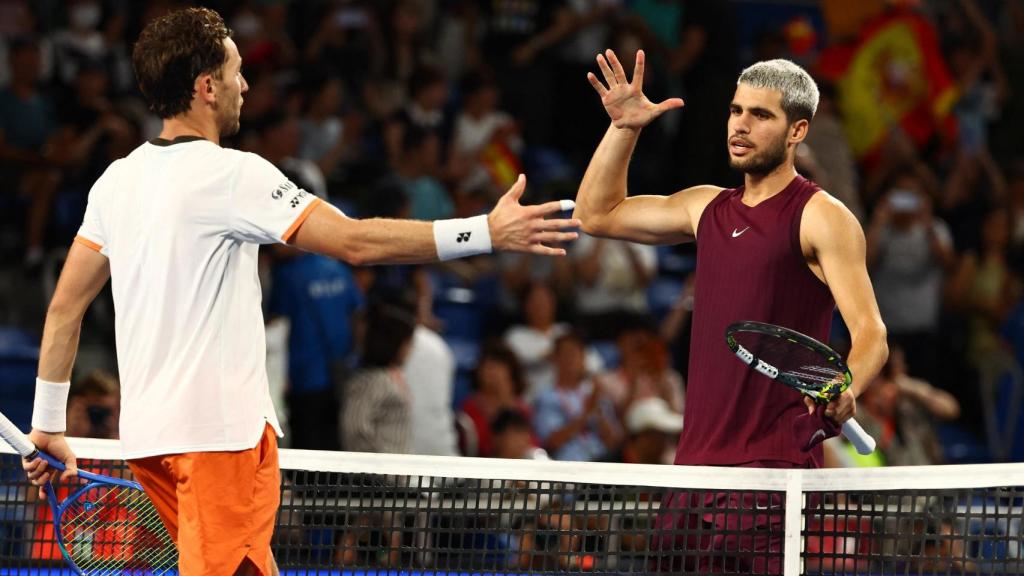 Carlos Alcaraz se sobrepone y remonta a Ruud en el ATP 500 de Tokio para alcanzar su décima ...