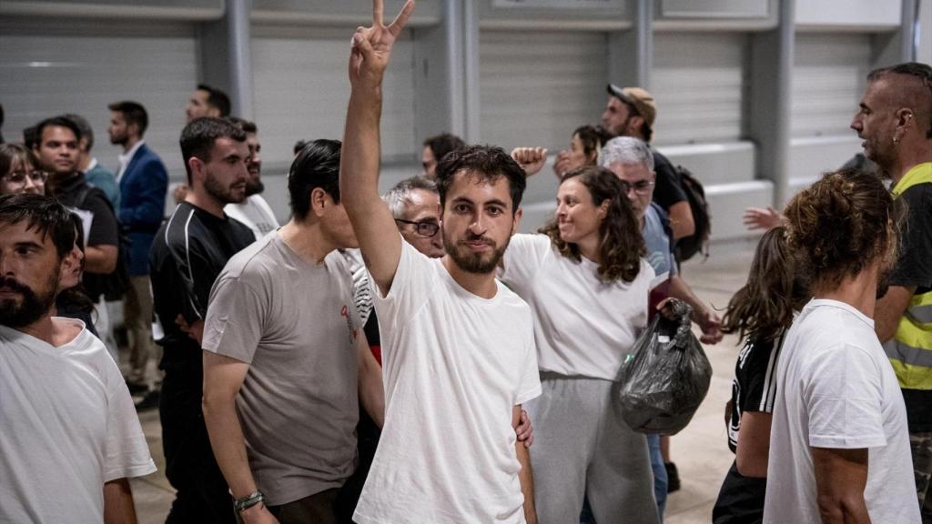 Colau encabeza el primer grupo de 21 activistas de la Flotilla que ...