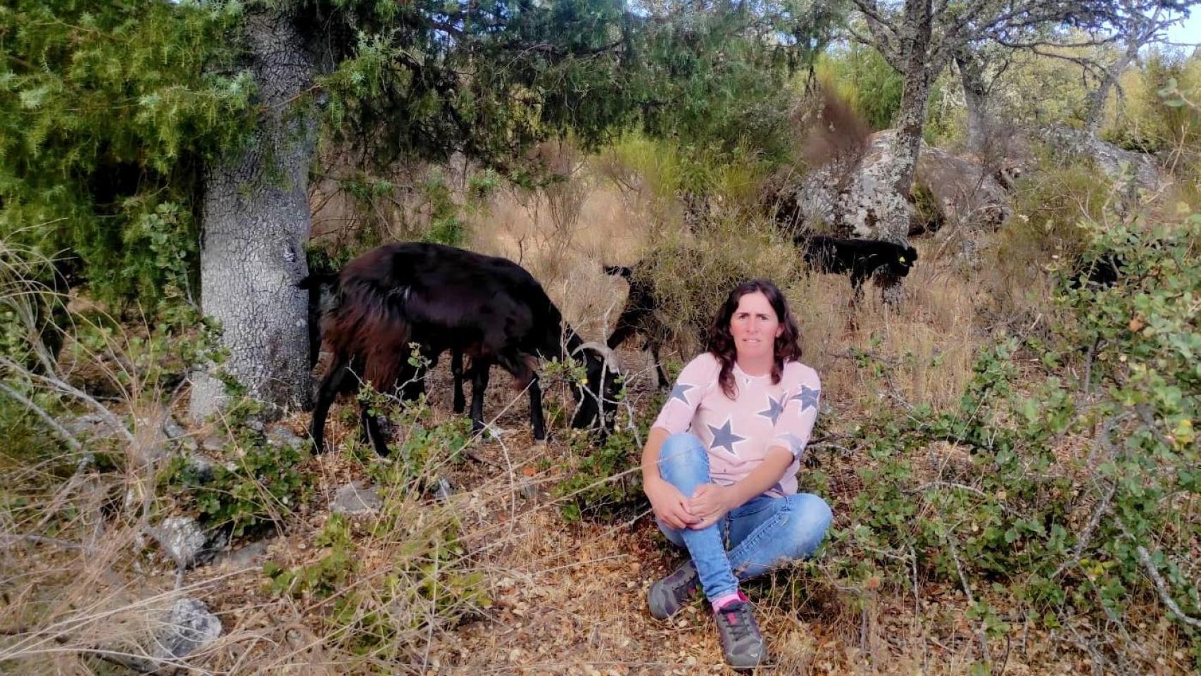 Inés, una de las últimas cabreras de Zamora: "A veces me pagan la leche ...